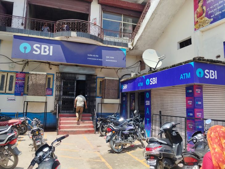 Fraud of 50 thousand by changing ATM card: In Datia, two youths changed ...