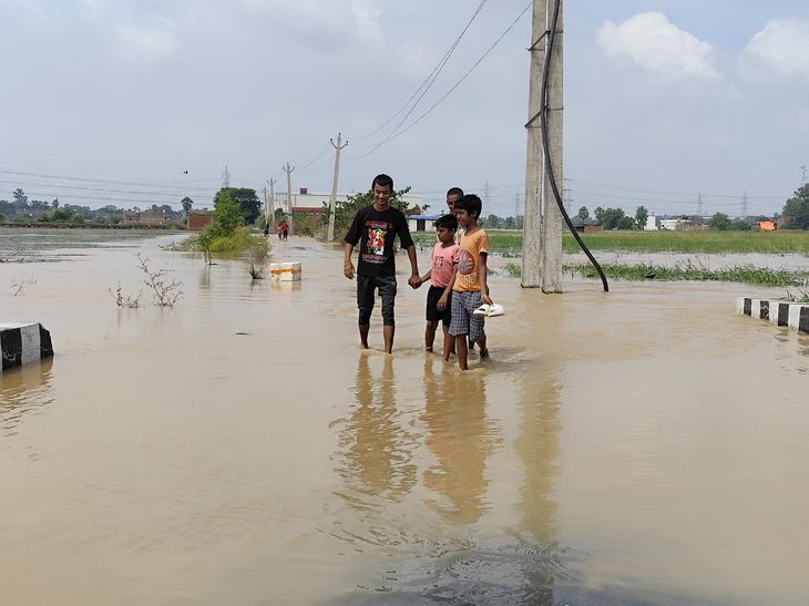 Flood in Dhoba river, a tributary of Falgu river