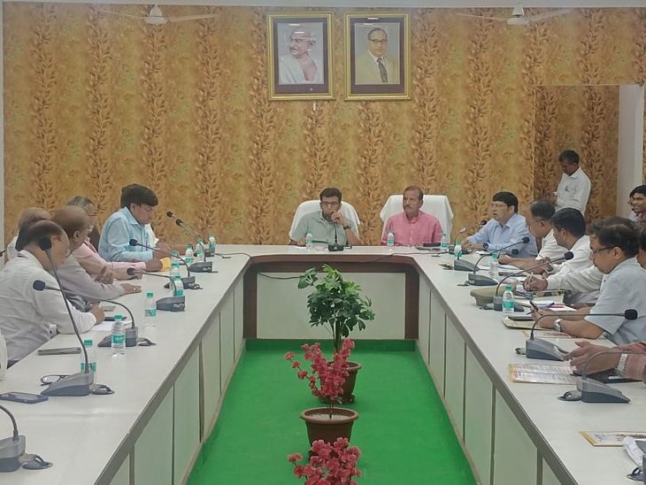 Municipal commissioner did not attend the meeting of Agra DM in Janakpuri