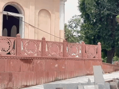 Ayodhya. Nawab Shuja-ud-Daula's ruined mansion became Saket Sadan ...