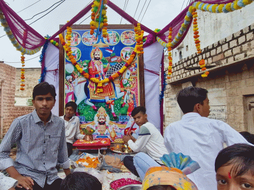 A huge crowd gathered in Marwar Mundwa on the birth anniversary of folk ...