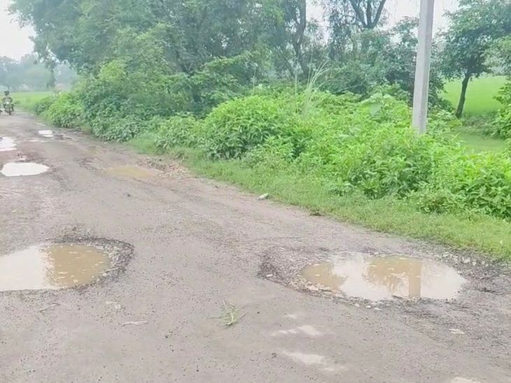 Johwasarki-Palahi road in bad condition after rain | जोहवासार्की-पलाही ...