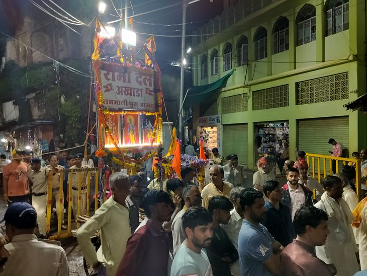 Procession took place on Dol Gyaras in Agar Malwa | आगर मालवा में डोल ...