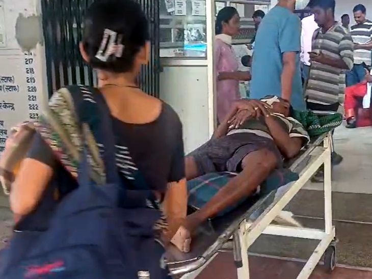 Car collided with a tree in Bishunpur, Gumla | गुमला के बिशुनपुर में ...