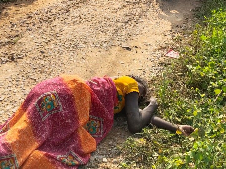 An unconscious woman was found on the road in Tendua village