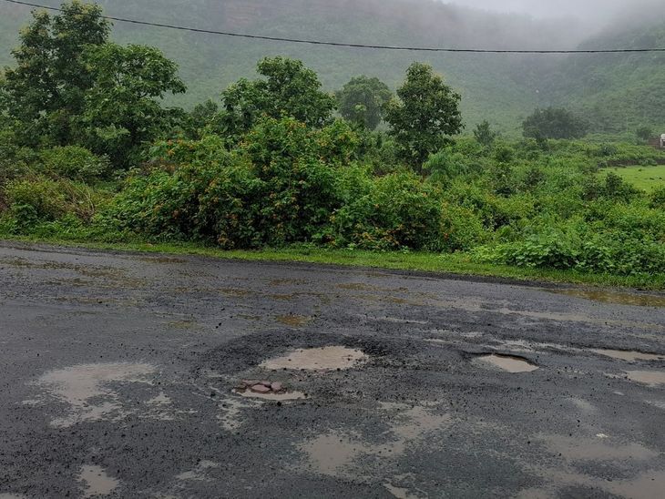 Construction of 90 km roads in Tendukheda