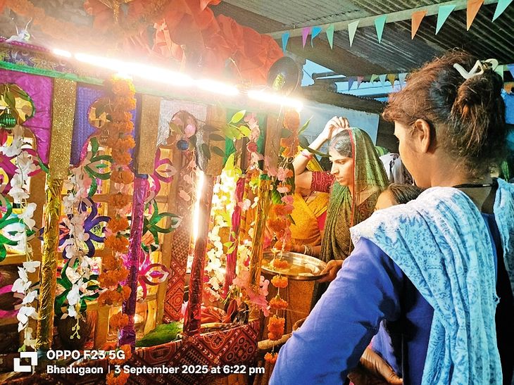 Lord Krishna's plane taken out on Dol Gyaras