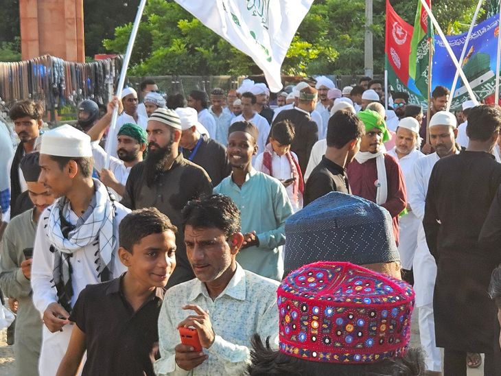 Procession took place in Muhammadabad on the occasion of Eid Miladunnabi
