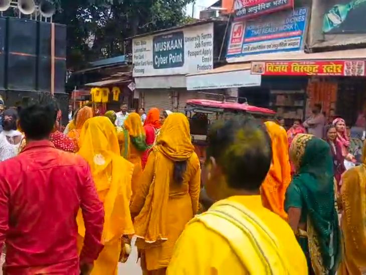Processions took place in Bijnor, immersion took place in Ganga Barrage