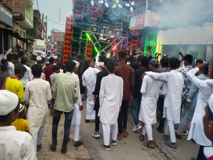 Procession took place in Bhadohi on the occasion of Eid Miladunnabi ...