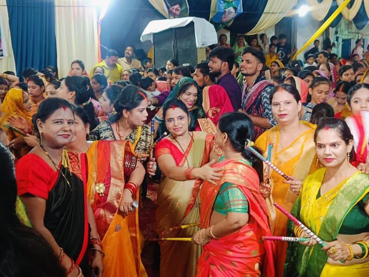 Women's Dandiya at Ganesh Puja Pandal in Jasra | जसरा में गणेश पूजा ...