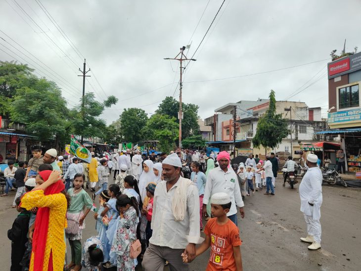 Procession took place without DJ on Eid Milad-un-Nabi in Khirkiya ...