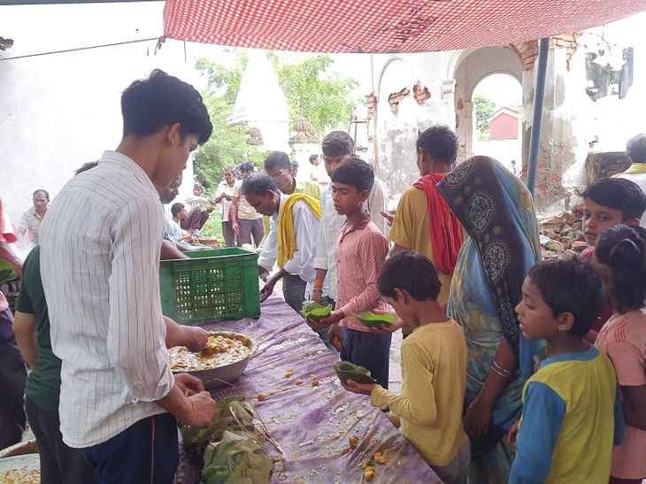 Bhandara at the ancient Shiva temple of Shivgarh | शिवगढ़ के प्राचीन ...