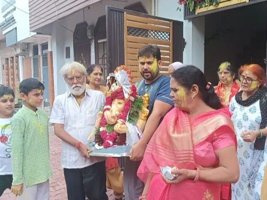 Saxena family bid farewell to Ganpati in Jagriti Vihar | जागृति विहार ...
