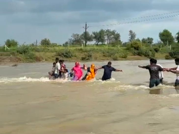 Two families escaped drowning in Sukdi river