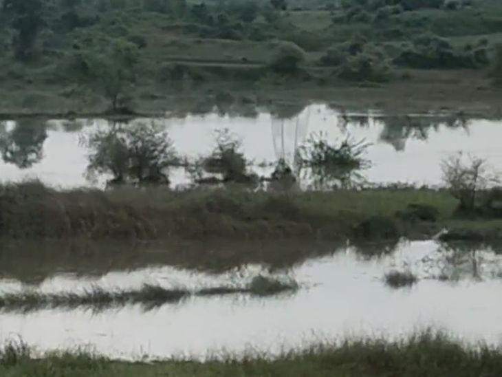 Water of Tons river entered the village in Prayagraj