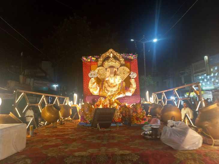 A procession was taken out on Ganesh immersion in Khirkiya | खिरकिया ...