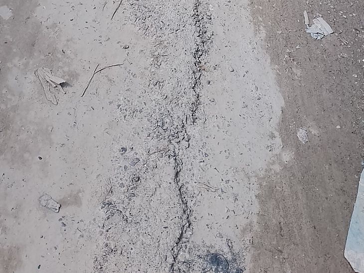 The condition of Jagdishpur-Basavan Chak road is bad | जगदीशपुर-बसावन ...