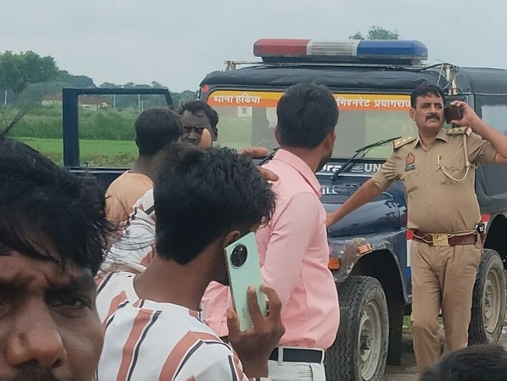 Former Pradhan saved a woman drowning in Ganga | गंगा में डूबती महिला ...