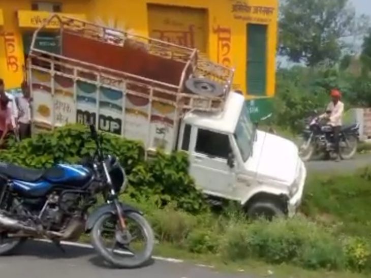 The vehicle lost control and fell on the side of the road at Babaganj ...