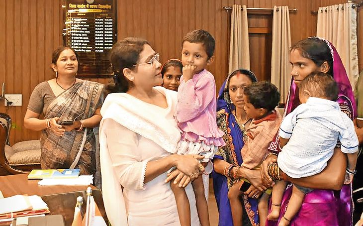 The collector adopted two malnourished children to make them healthy ...