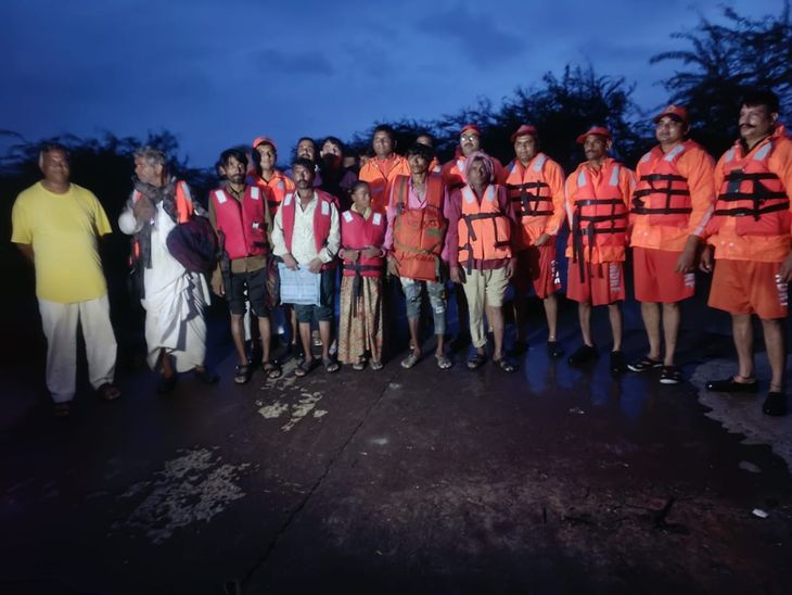 NDRF rescued 23 people trapped in Luni river