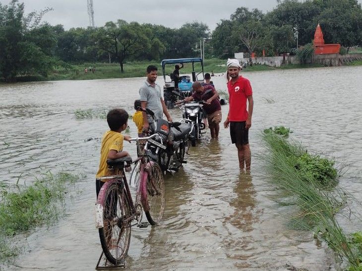 Varuna river bridge submerged in Varanasi | वाराणसी में वरुणा नदी का ...