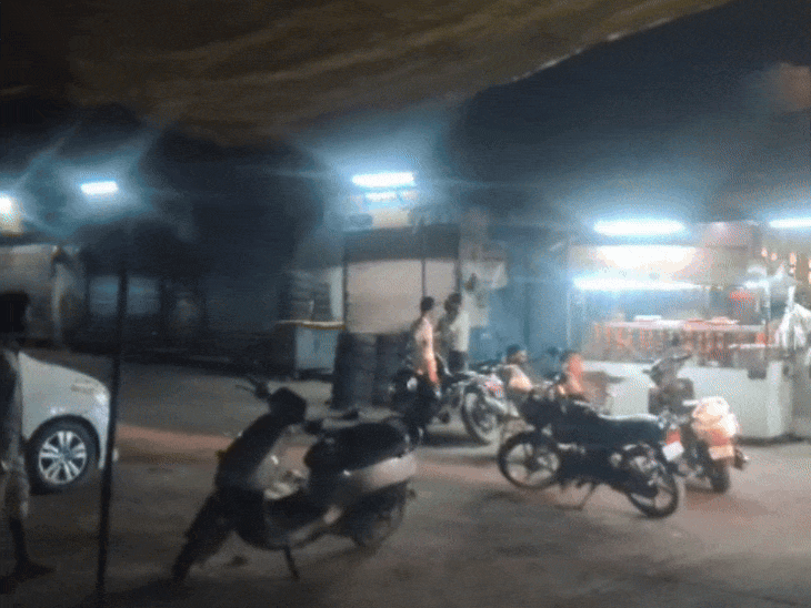 A young man was beaten up at the old bus stand in Tikamgarh | टीकमगढ़ ...