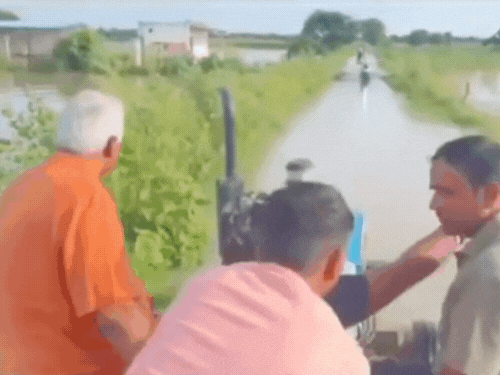 Water level started decreasing-Yamuna is still above the danger mark ...