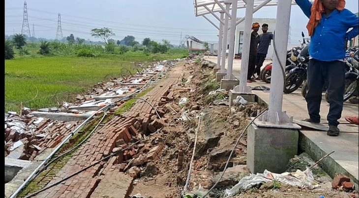 The boundary wall of the FCI godown constructed at a cost of crores ...