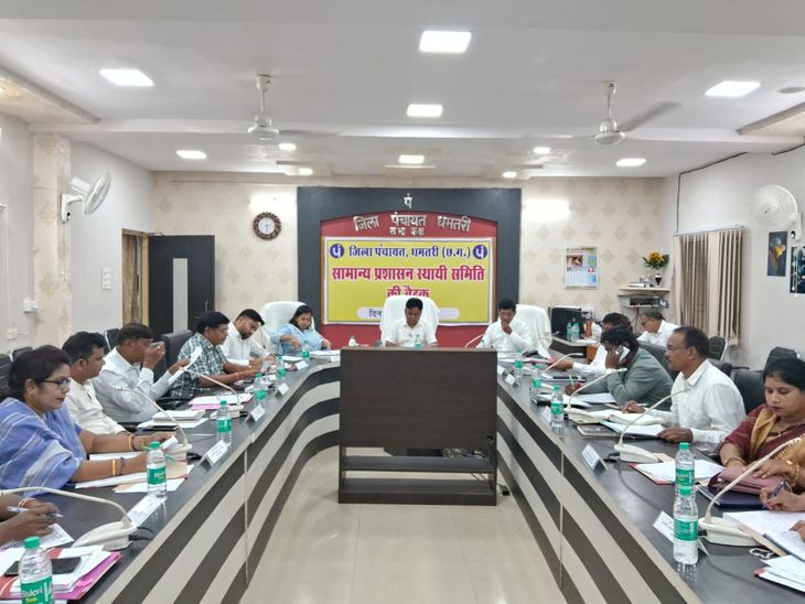 The district panchayat building will be renovated and painted | जिला ...