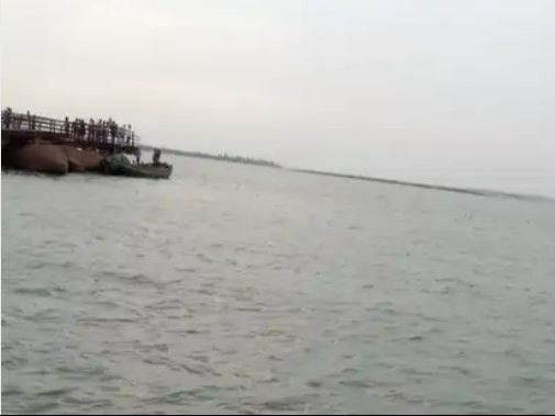 approval of pontoon bridge on saryu river
