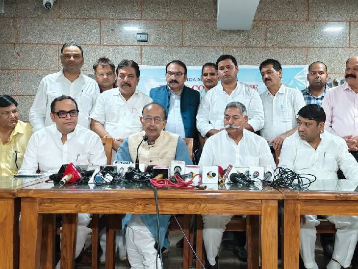 Former minister Vijay Goyal reached Noida to resolve the dog problem He ...