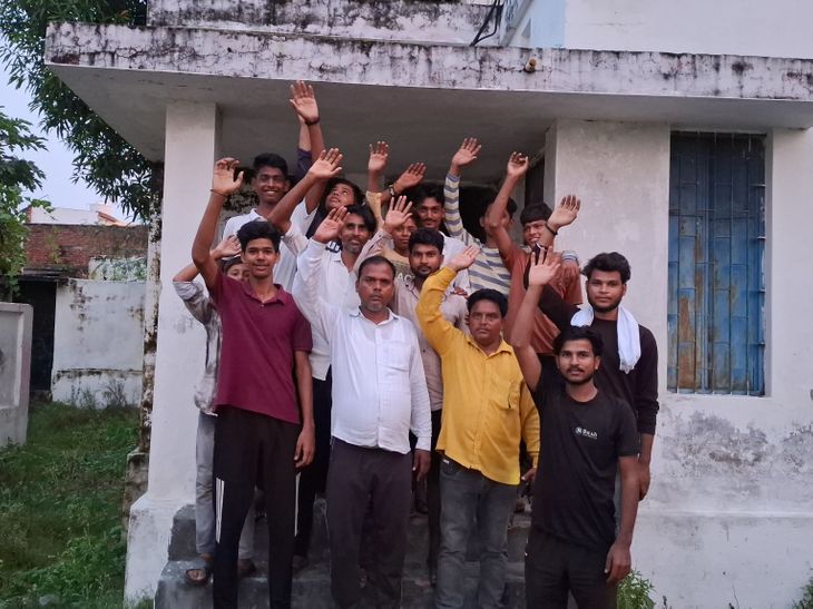 Godhan village is facing water shortage since last four days