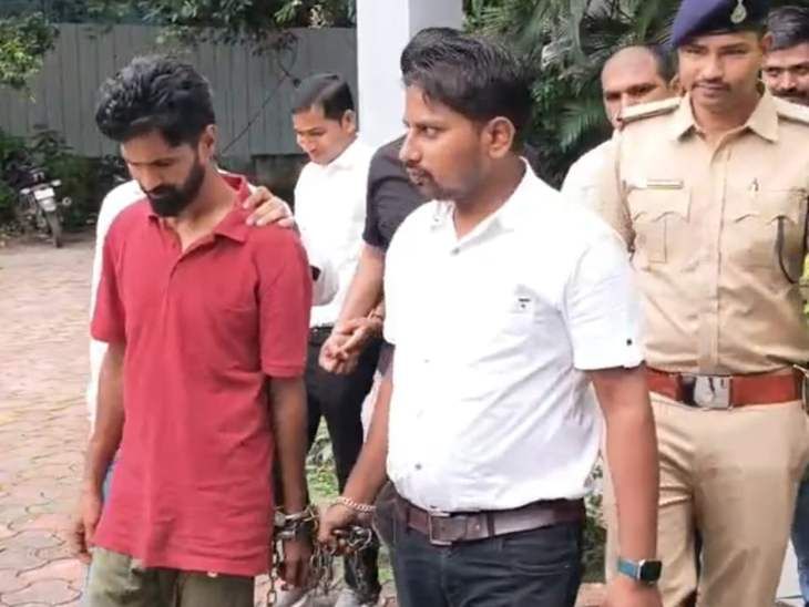 He used to get 10 thousand for delivery, customers used to come as soon ...