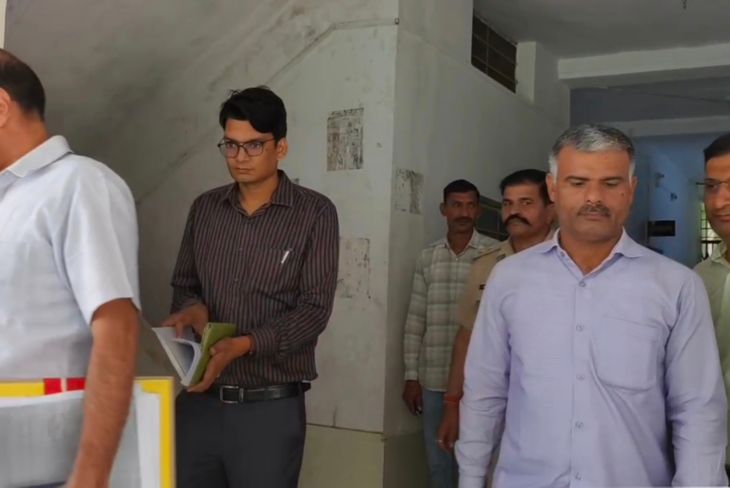 The team reached Nahargarh and inspected the plantation and searched ...