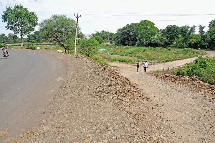 When a new road was built from Shajapur to Bijana, the Badshah Bridge ...