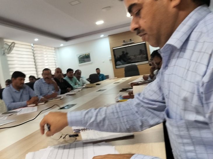 The target of sowing sugarcane in autumn in Avadh Sugar Mill