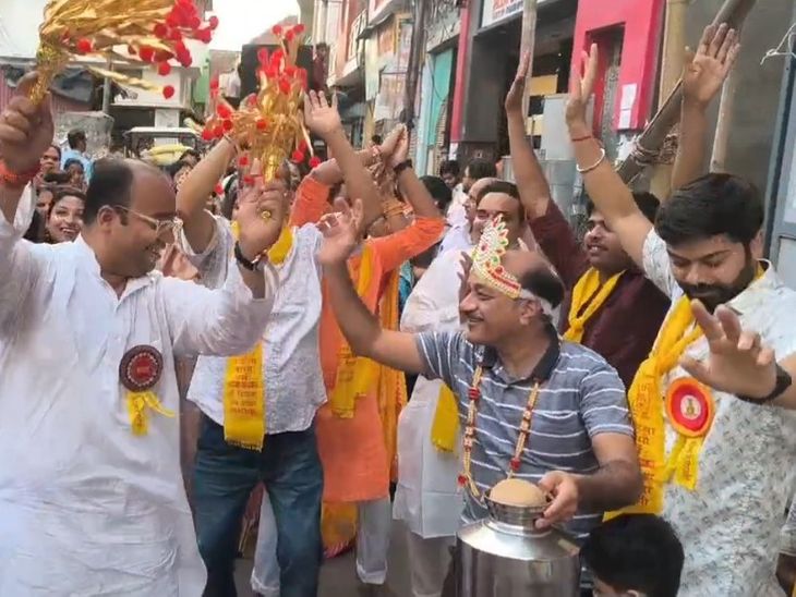 Jain community took out the chariot procession of Lord Neminath