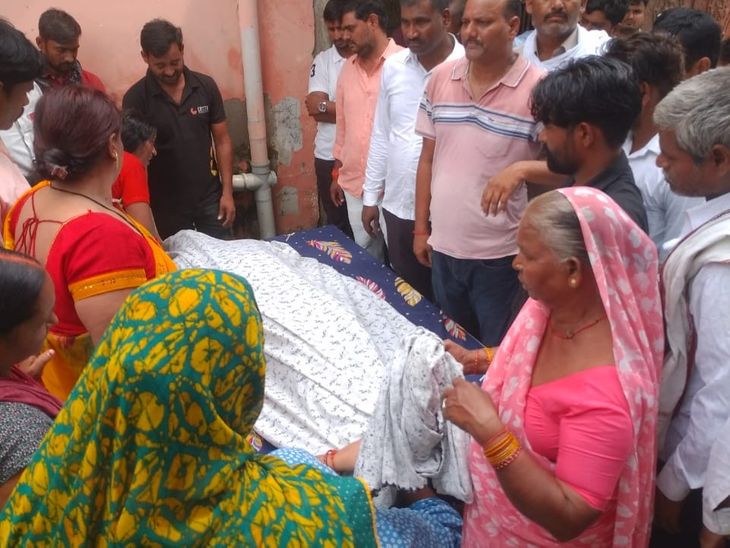 A 12th-grade student hanged himself to death in Prayagraj. | प्रयागराज ...