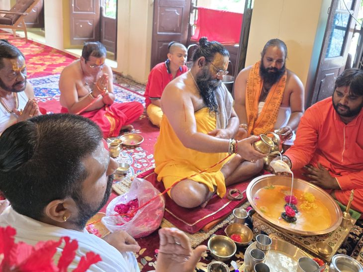 Mahamandaleshwar Narsingh Das performed the Shraddha Tarpan of the martyrs.