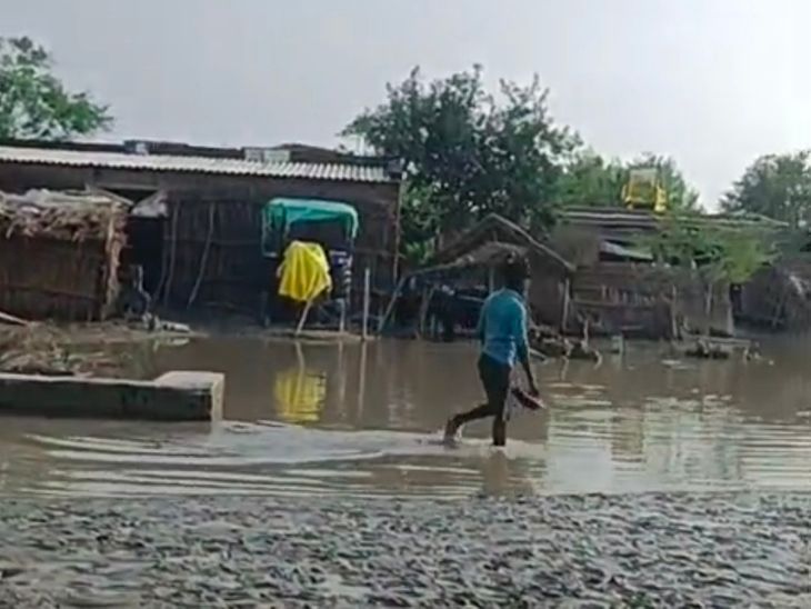 Ganga water level 30 cm above the warning line
