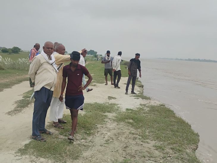 Rapid erosion continues in the Saryu river in Barhaj