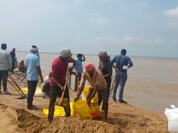 The water level of Ganga-Malan river decreased | गंगा-मालन नदी का ...