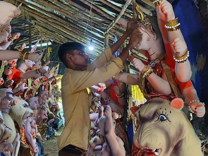 Preparations for Navratri are in full swing at Saraiya Square. | सरैया ...
