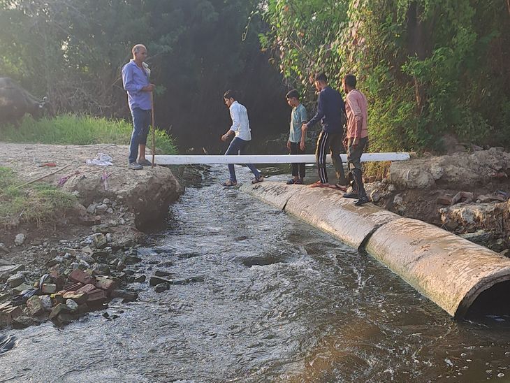 The dam of the rainy drain is broken in Mursan.