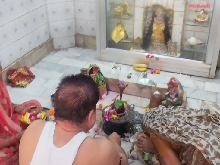 Long queues of devotees gathered at the temples of Bewar since morning ...