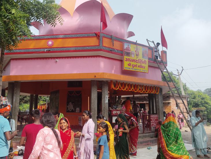 Worship of Goddess Shailputri begins at the Durga Temple in Katghara ...