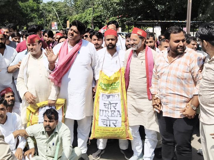 Farmers protest in Meerut over sugarcane dues