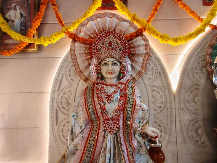 The second day of Navratri is dedicated to Goddess Brahmacharini.